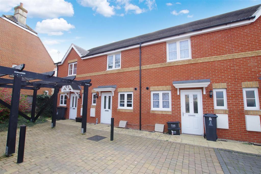Stratone Mews, Upper Stratton 2 bed terraced house - £825 pcm (£190 pw)