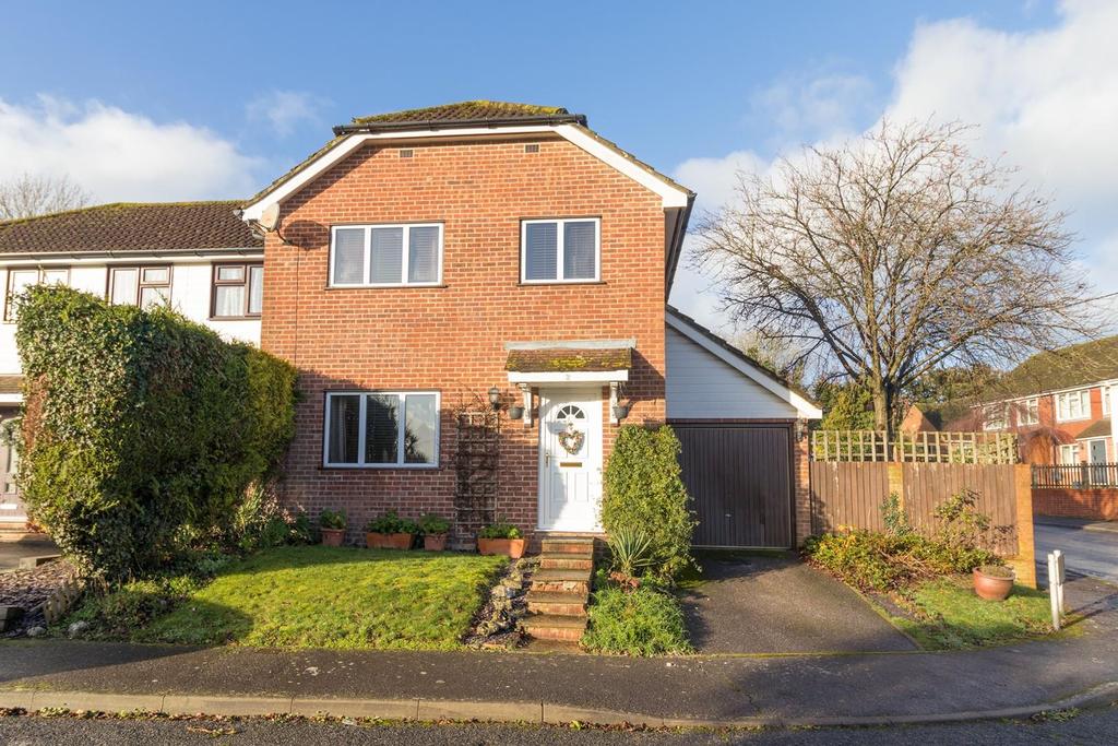 Forge Close, Eythorne, Dover 3 bed semi-detached house - £300,000