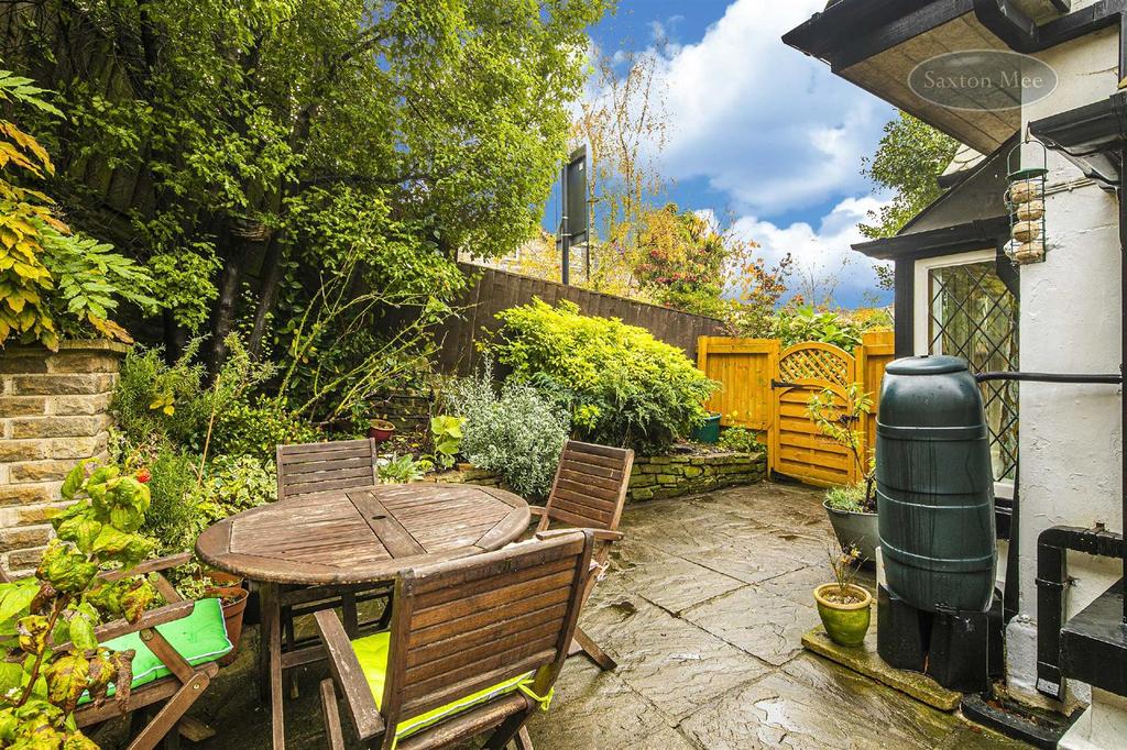 Endcliffe Crescent, Broomhill, Sheffield 2 bed detached house - £300,000