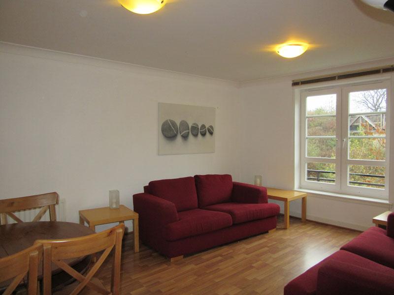 Powderhall Rigg, Broughton... 2 bed flat - £945 pcm (£218 pw)