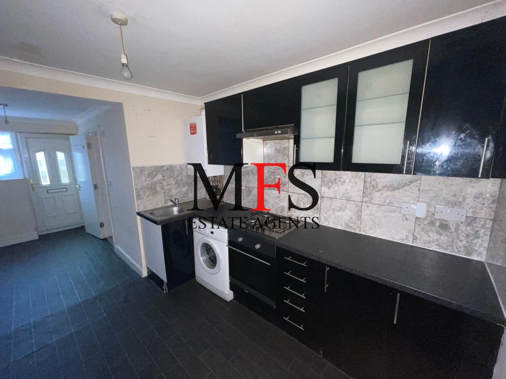 Barra Hall Road, Hayes, UB3 2 bed maisonette - £1,450 pcm (£335 pw)