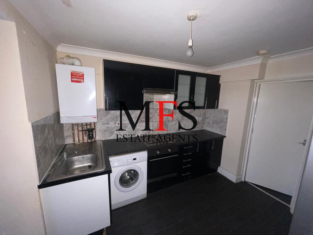 Barra Hall Road, Hayes, UB3 2 bed maisonette - £1,450 pcm (£335 pw)