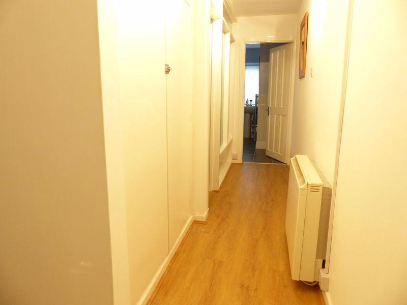 Boldmere Road, Sutton Coldfield B73 5EY 2 bed apartment - £142,500