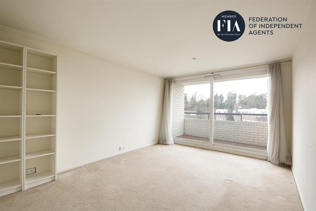 Otho Court, Augustus Close, Brentford 2 bed flat - £375,000