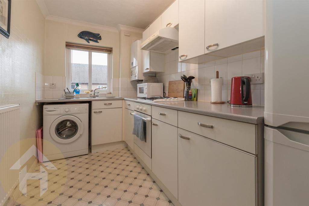 Penny Royal Close, Calne 2 bed coach house - £165,000