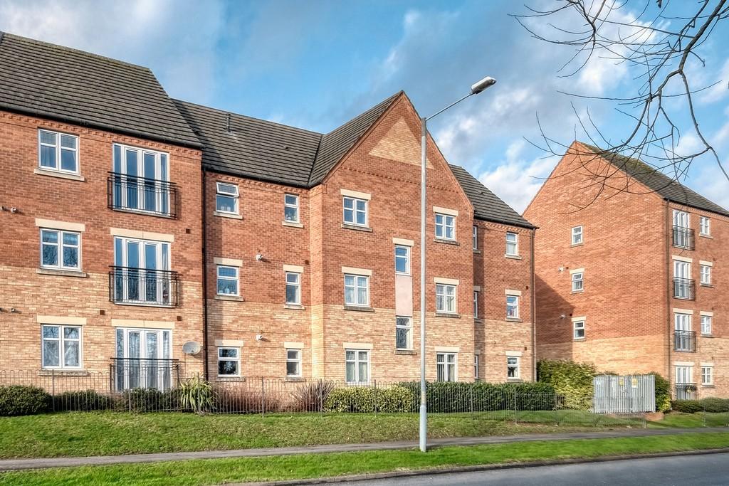 Alder Carr Close, Greenlands... 2 bed apartment - £130,000