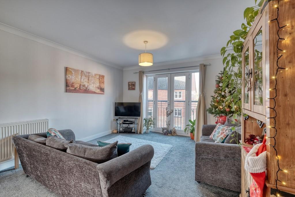 Alder Carr Close, Greenlands... 2 bed apartment - £130,000
