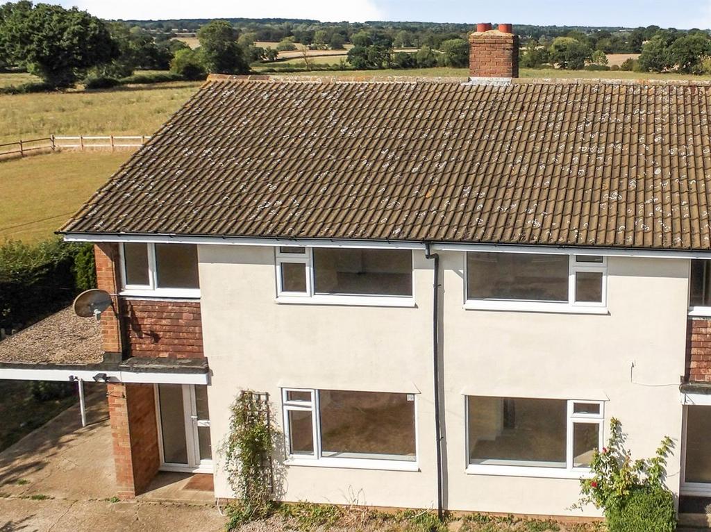 Stock Lane, Ingatestone 3 bed house - £1,500 pcm (£346 pw)
