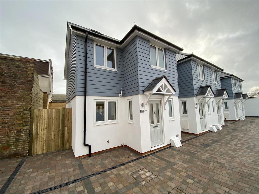 Stable Mews, Bexhill-On-Sea 3 bed property with land - £289,000