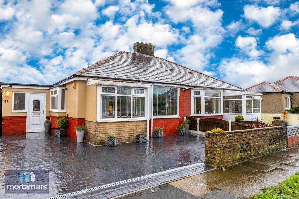 Clifton Avenue, Accrington, BB5 2 bed bungalow - £156,000