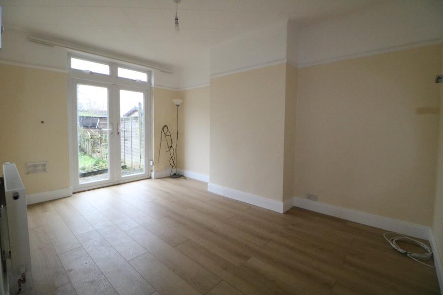 Craig Park Road, Edmonton, N18 2 bed maisonette - £1,350 pcm (£312 pw)
