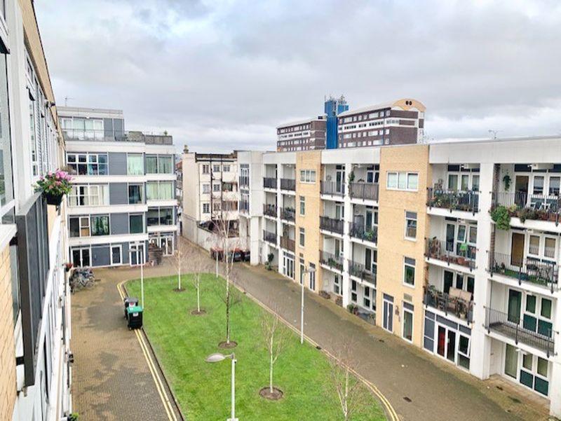 Richmond Road, Hacon Square, Hackney... 2 bed apartment - £1,500 pcm (£ ...