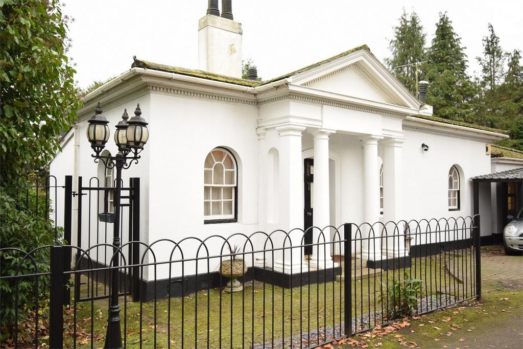 White Lodge, Chipstead Lane... 3 bed villa - £715,000