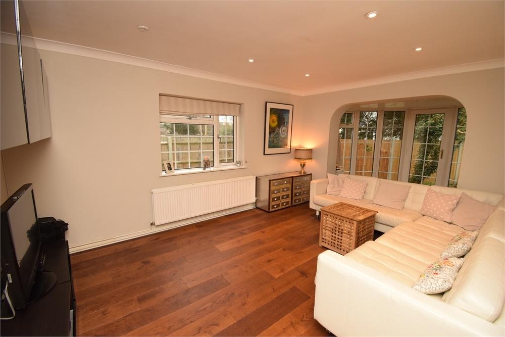 White Lodge, Chipstead Lane... 3 bed villa - £715,000