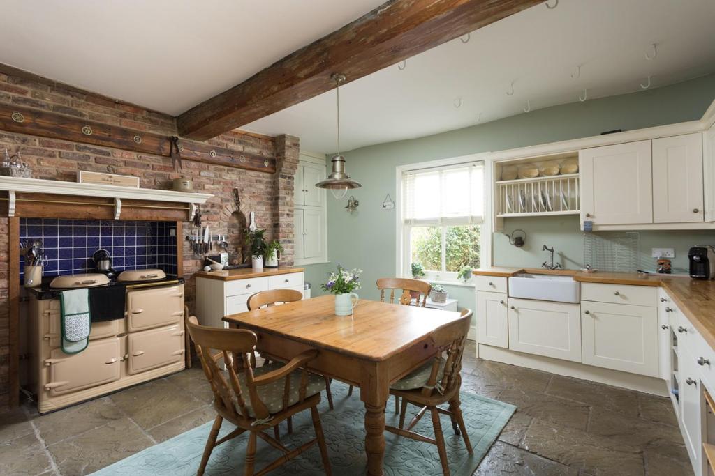 Frog Hall Farm, Breighton, 4 bed detached house - £695,000