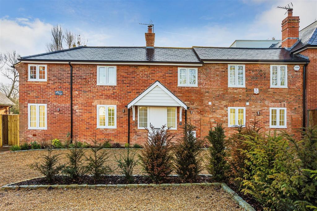 Woking Road, Jacob's Well, Guildford 4 bed semi-detached house - £850,000