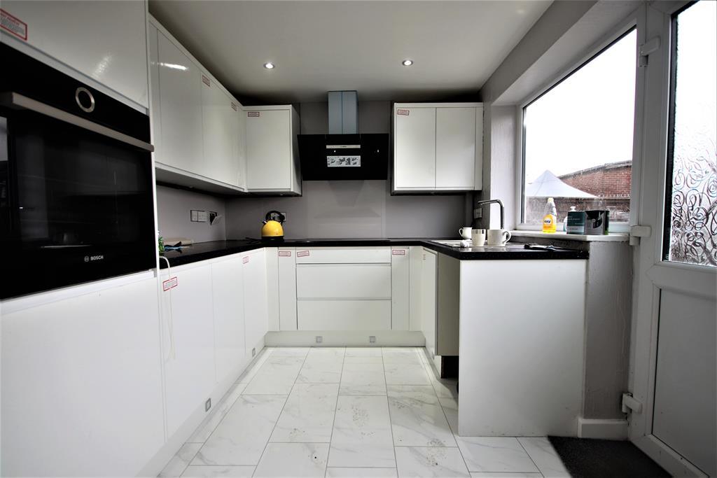 Alpine Drive, Leigh, WN7 5HT 3 bed end of terrace house - £115,000