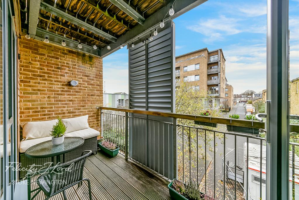 Saw Mill Way, London, N16 2 bed flat - £400,000