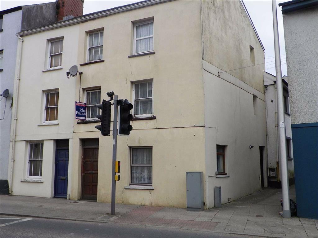 Spilman Street, Carmarthen 2 bed end of terrace house - £65,000