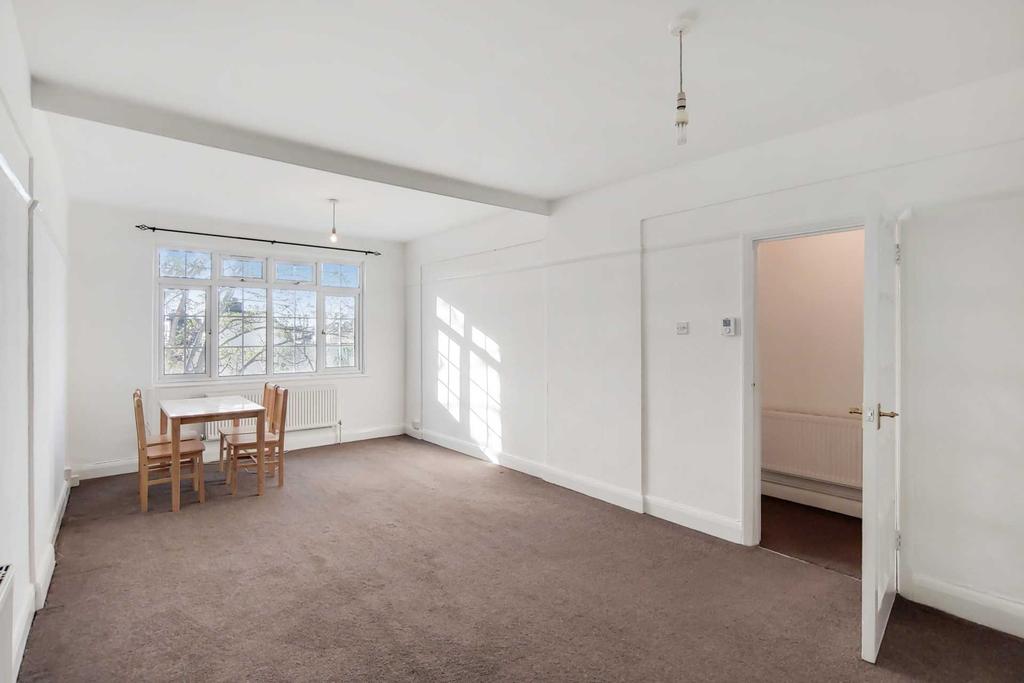 Moira Court, Tooting Bec, SW17 1 bed flat - £1,196 pcm (£276 pw)