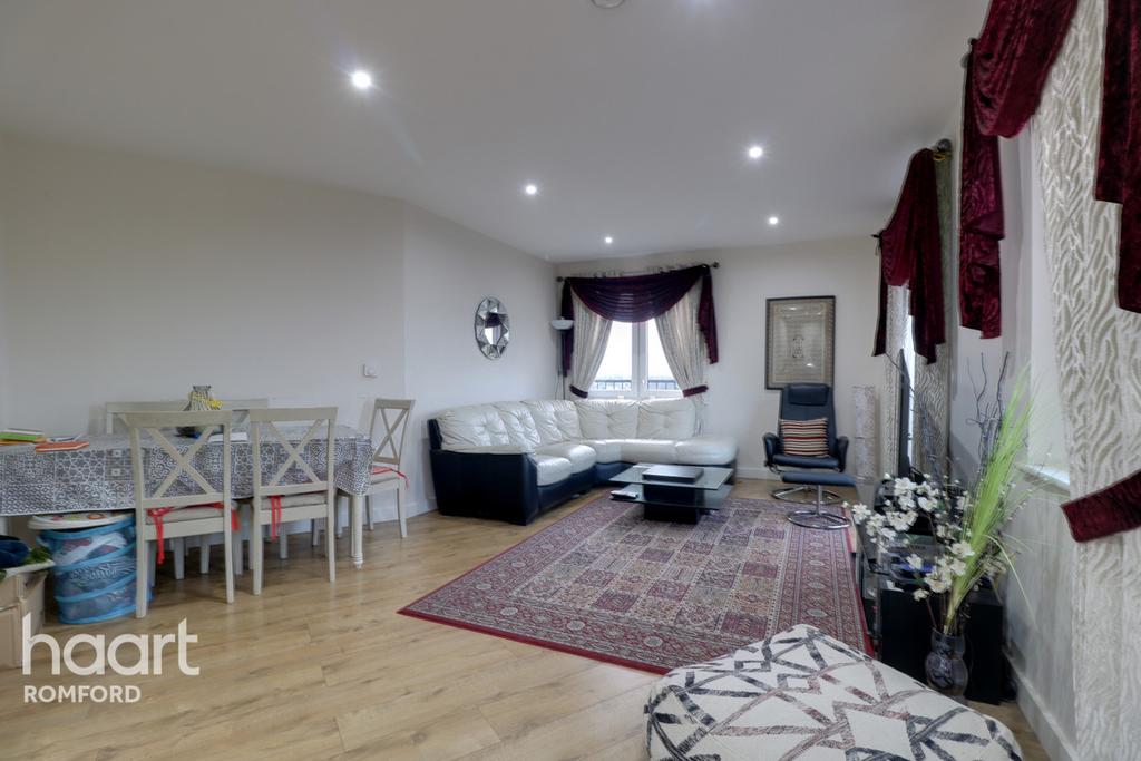 Angel Way, Romford 2 bed apartment - £290,000