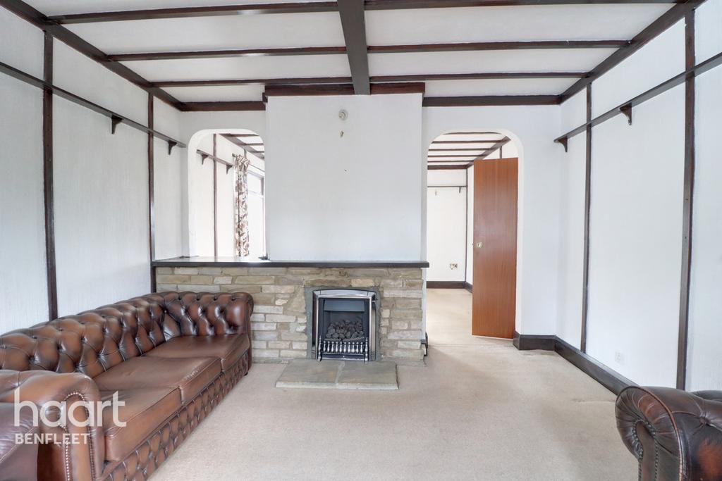 Church Road, Benfleet 2 bed detached bungalow - £350,000