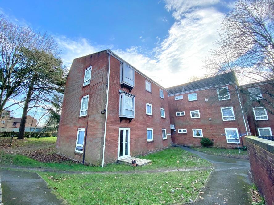 Hasler Road, Canford Heath, Poole, Dorset, BH17 9AL 2 bed flat - £179,950