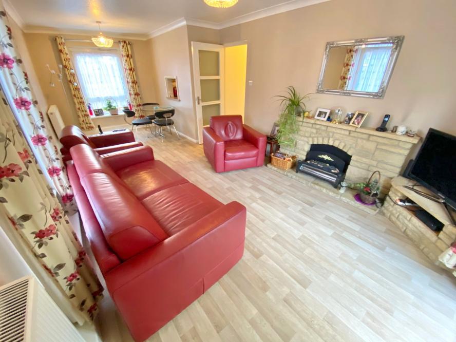 Hasler Road, Canford Heath, Poole, Dorset, BH17 9AL 2 bed flat - £179,950