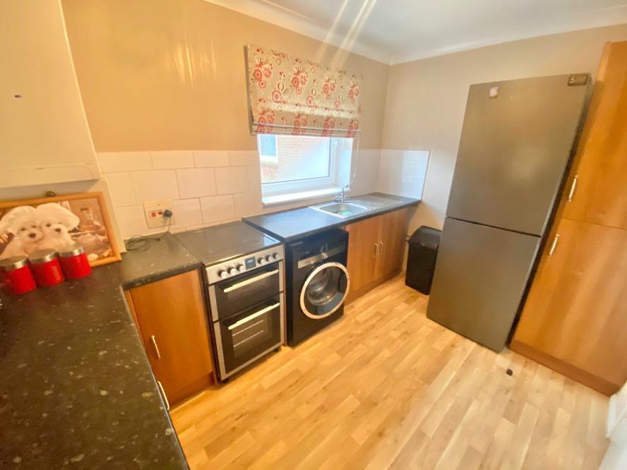 Hasler Road, Canford Heath, Poole, Dorset, BH17 9AL 2 bed flat - £179,950