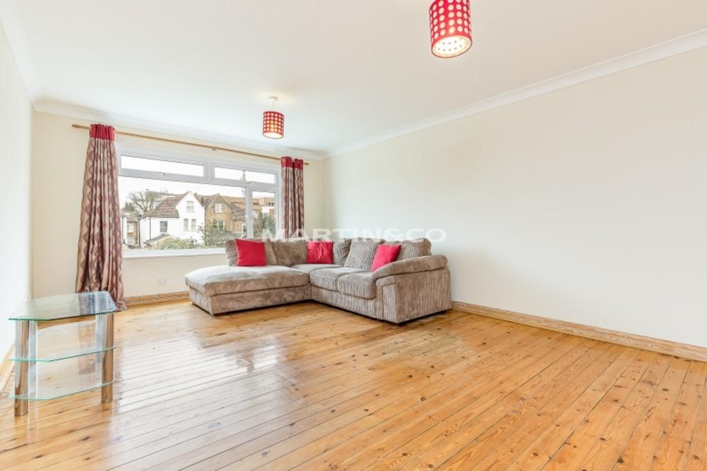 Princes Road, Wimbledon 2 bed flat - £1,400 pcm (£323 pw)