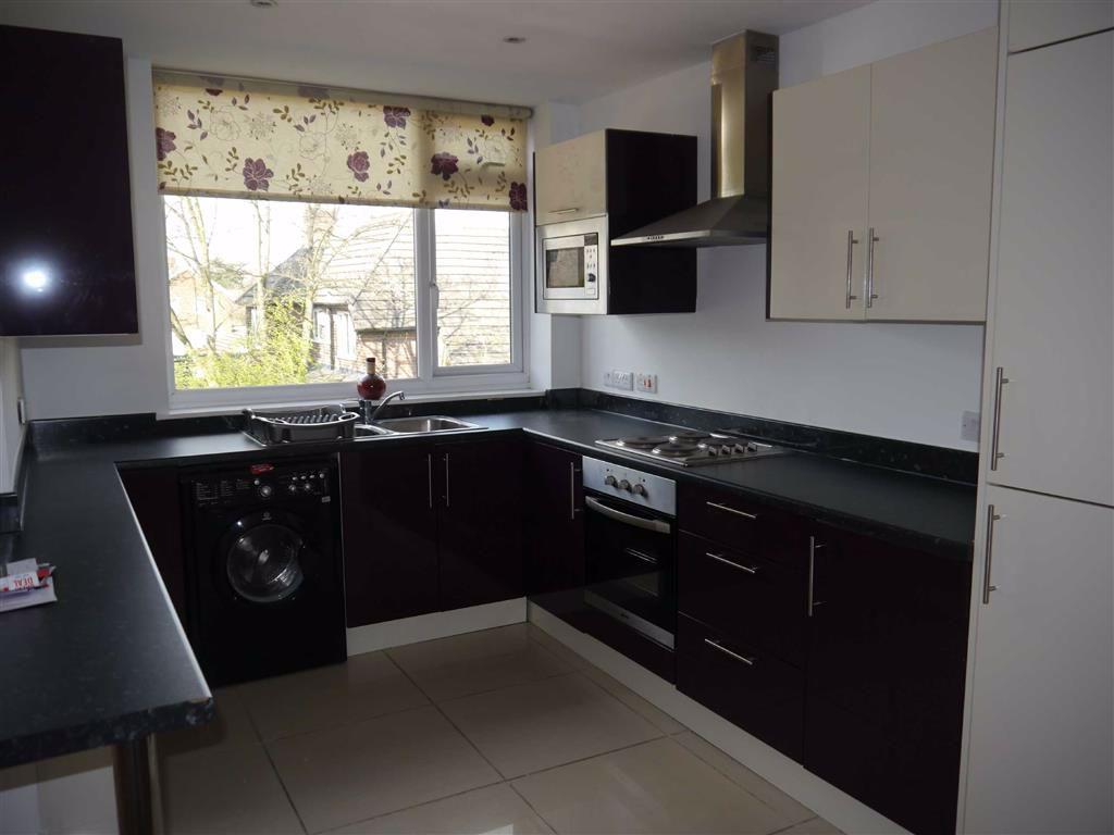 The Paddock, HANDFORTH 2 bed flat - £725 pcm (£167 pw)