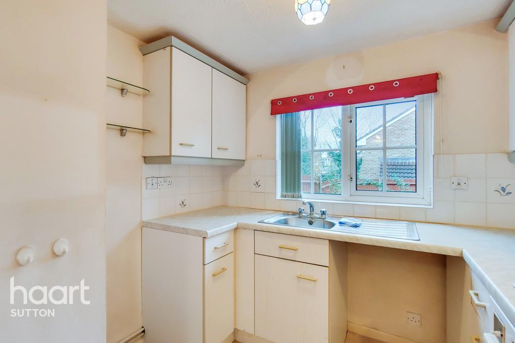 Autumn Drive, Sutton 1 bed semi-detached house - £300,000