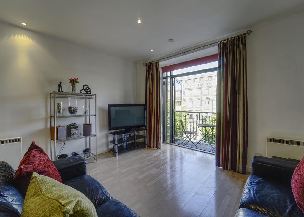 Victoria House, The Headrow, Leeds... 2 bed apartment - £1,250 pcm (£ ...