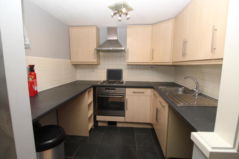 Bartlow Side, Felmores, Basildon, SS13 1RE 2 bed maisonette - £875 pcm ...