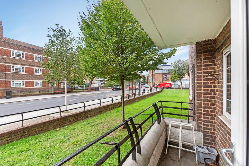 Harford Street, London E1 3 bed flat - £425,000