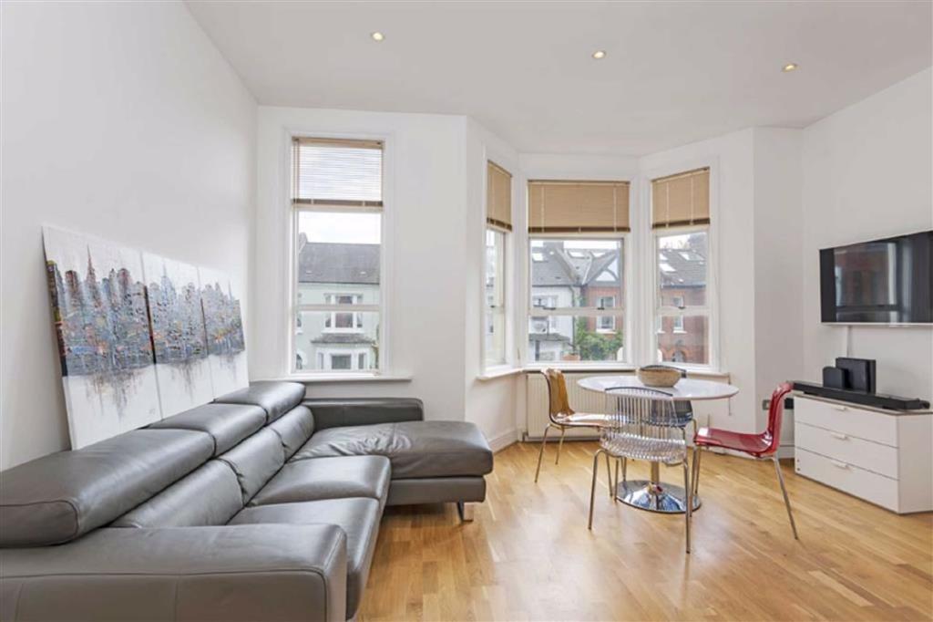 Burrard Road 3 bed flat - £2,383 pcm (£550 pw)