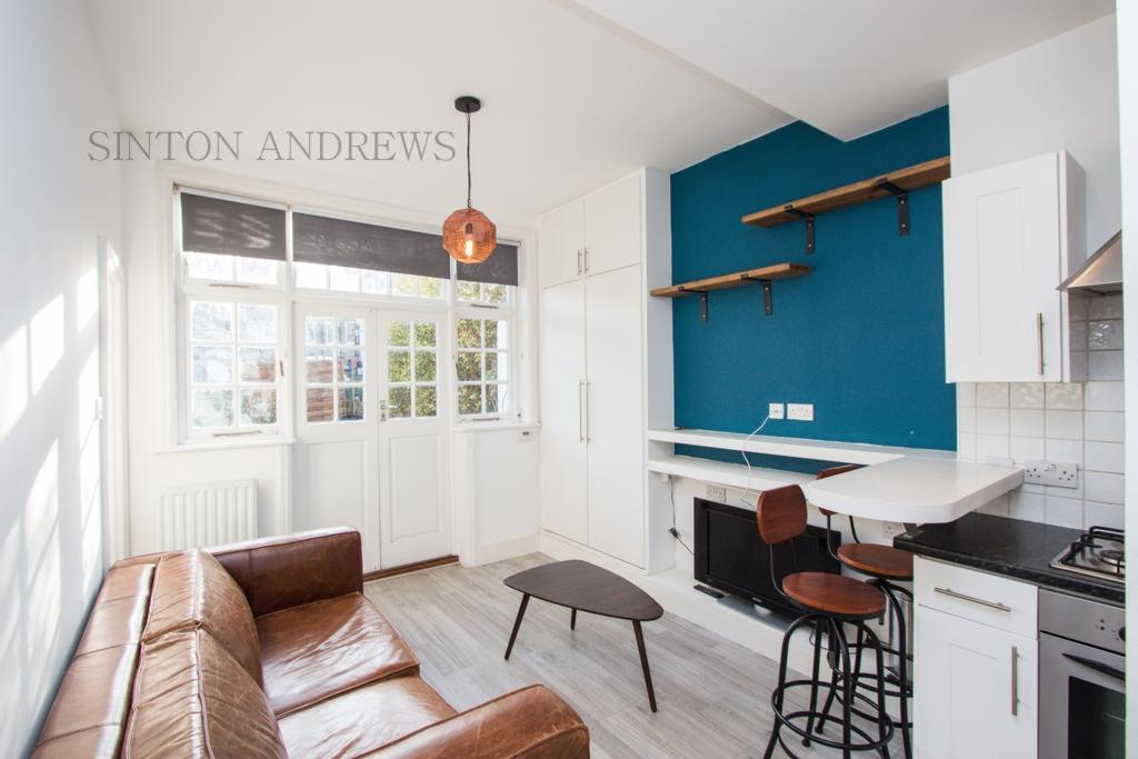 Holyoake House, Holyoake Walk... 1 bed flat - £1,090 pcm (£252 pw)