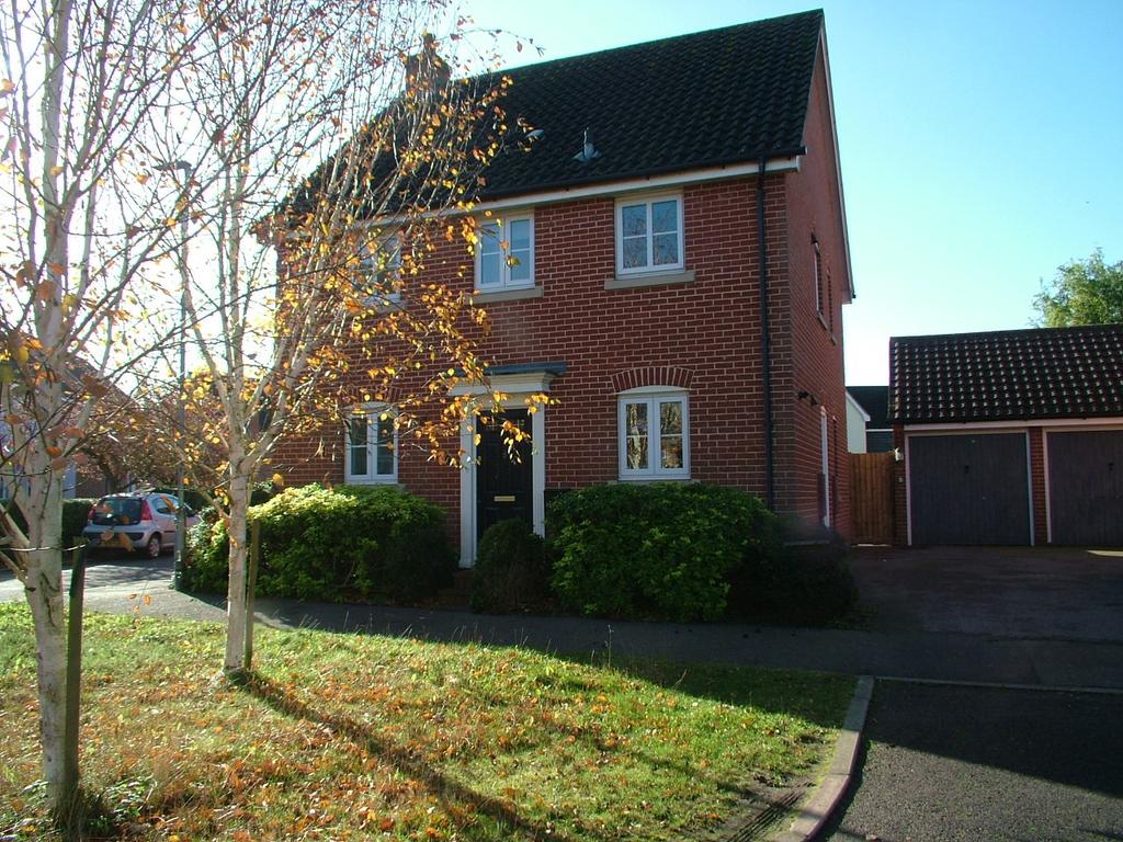 LONG STRATTON 3 bed detached house - £285,000