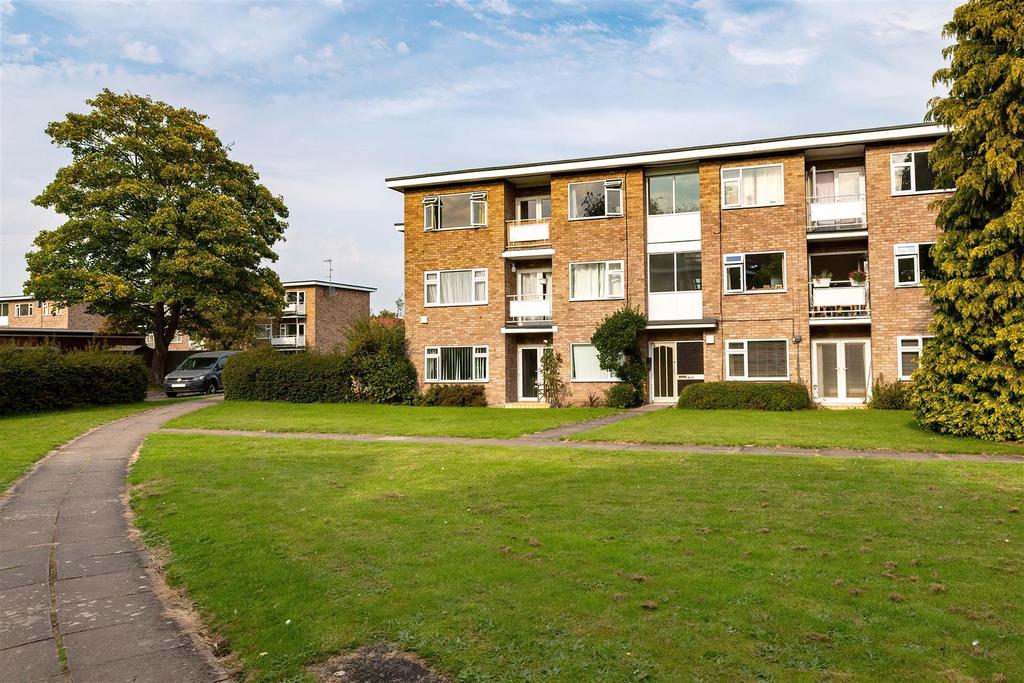 St. Johns Court, Warwick 2 bed flat - £165,000