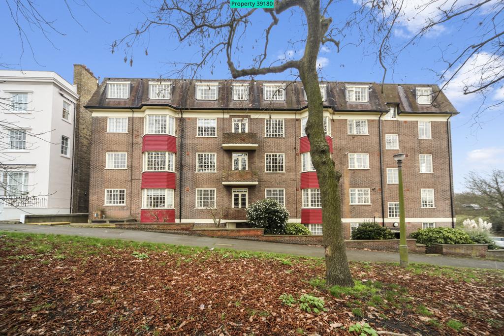 Conduit House, Hyde Vale, London... 3 bed apartment - £1,700 pcm (£392 pw)