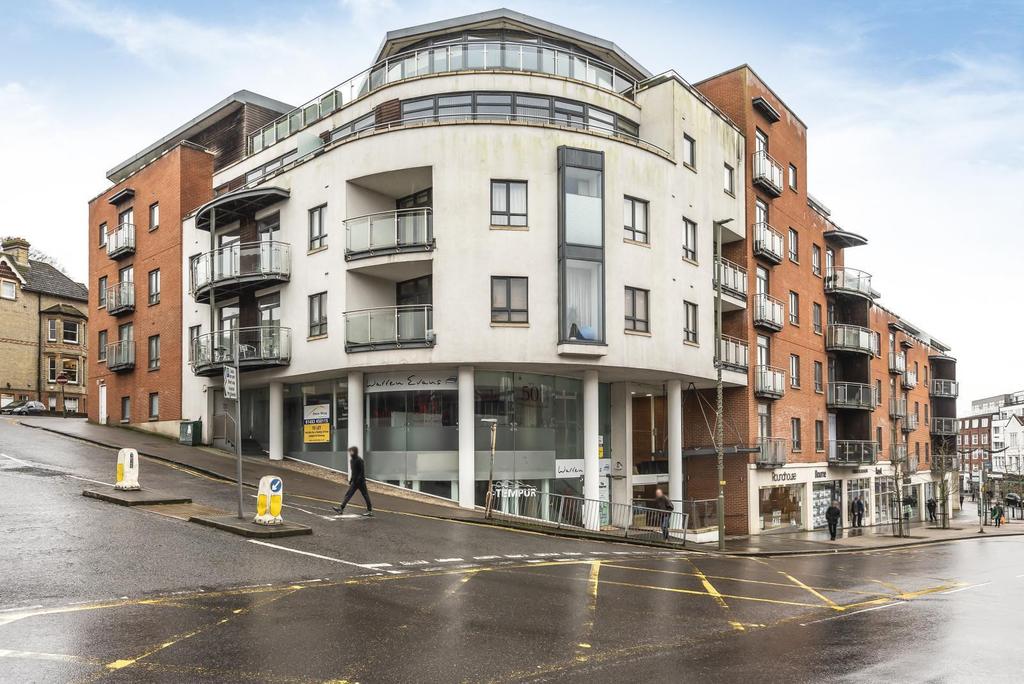 Trinity Gate, Epsom Road, Guildford, GU1 2 bed apartment - £475,000