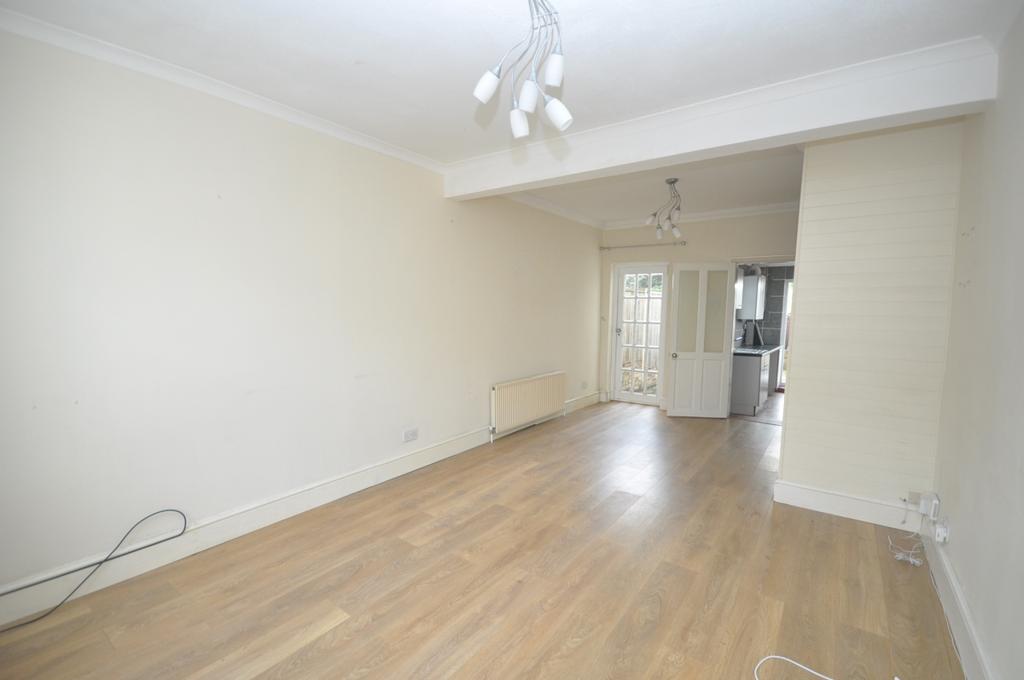 Bayly Road Dartford DA1 2 bed terraced house - £1,150 pcm (£265 pw)