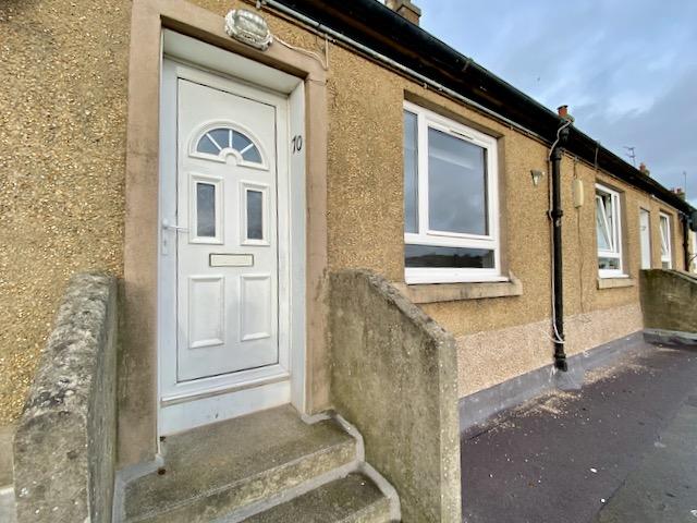 Moredun Park Road, Moredun... 2 bed flat - £995 pcm (£230 pw)