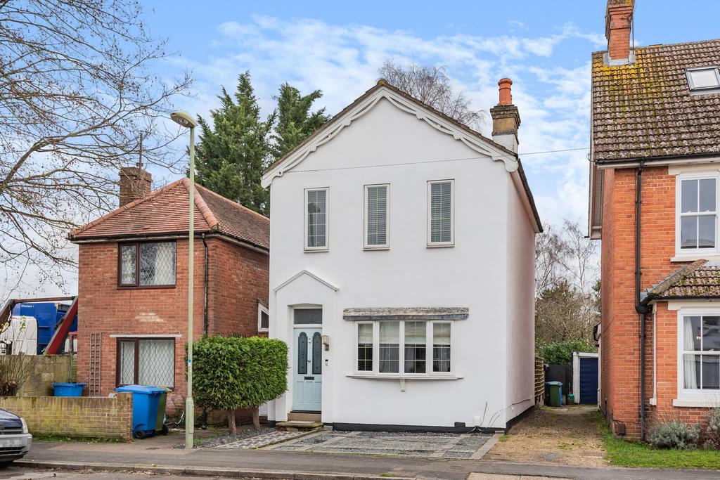 Peabody Road, Farnborough, gu14 3 bed detached house - £425,000
