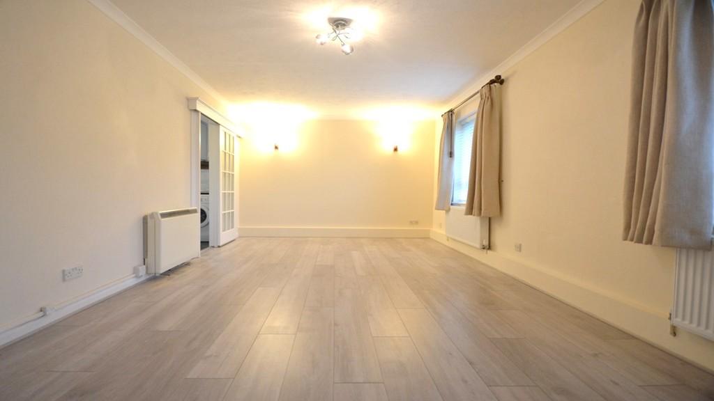 Maryland Court, Lambourn Grove 1 bed ground floor flat - £1,075 pcm (£ ...