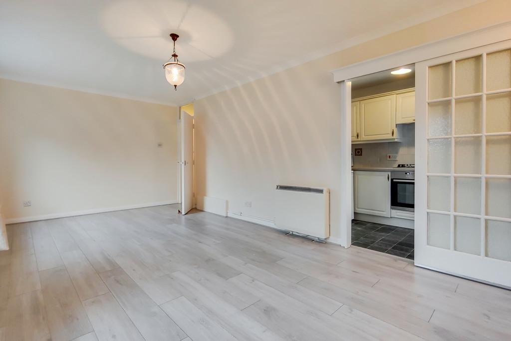Maryland Court, Lambourn Grove 1 bed ground floor flat - £1,075 pcm (£ ...