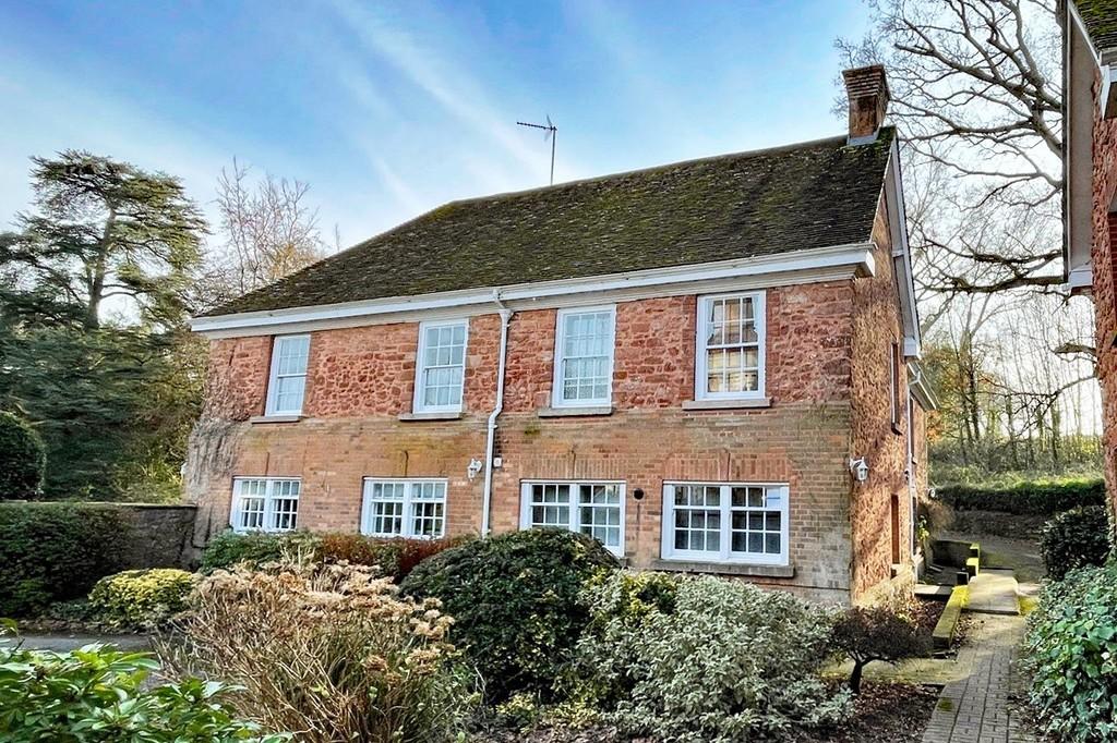 Halse, Taunton 2 bed cottage - £725 pcm (£167 pw)
