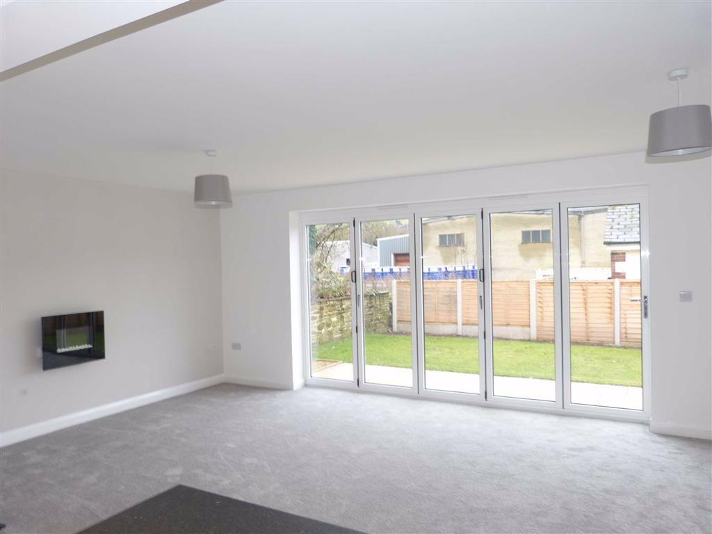 Dinting Lane, Glossop 3 bed detached house - £1,050 pcm (£242 pw)