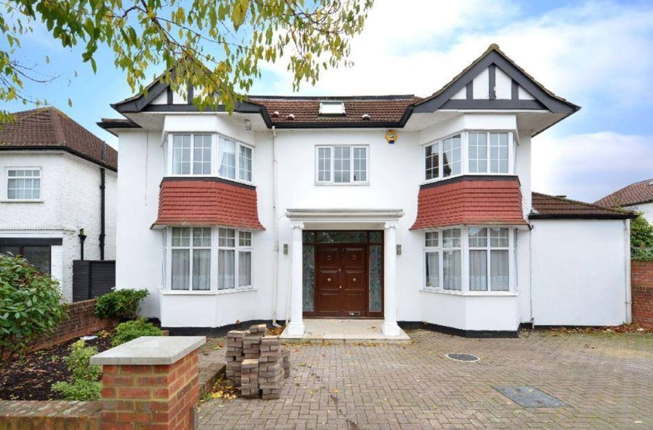Elliot Road, Hendon, NW4 7 bed house - £5,200 pcm (£1,200 pw)