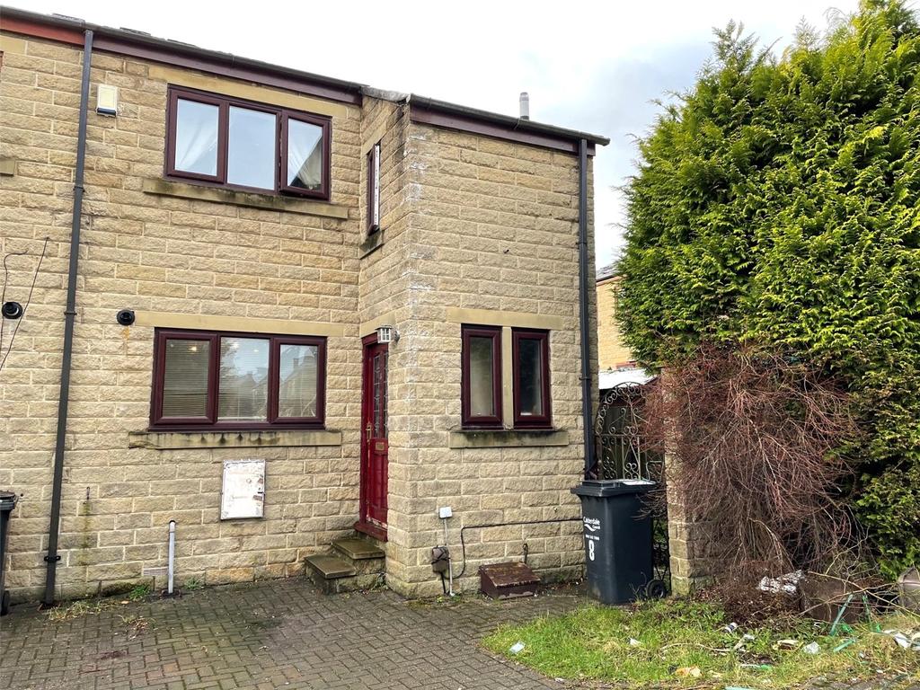 Spring Hall Court, Pellon, Halifax, HX1 3 bed end of terrace house - £ ...